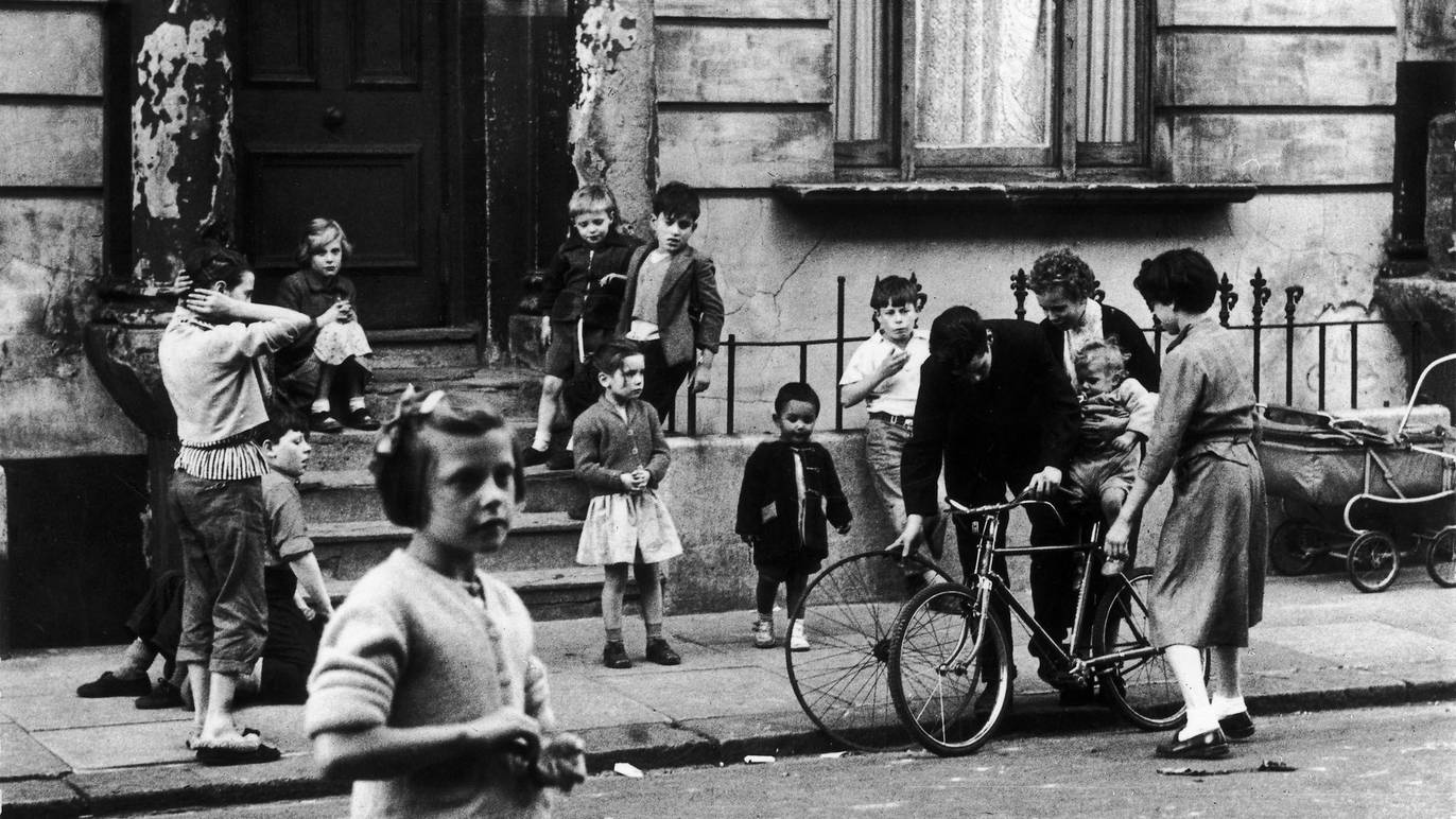 Looking into London's past through Roger Mayne's photos - photographer ...