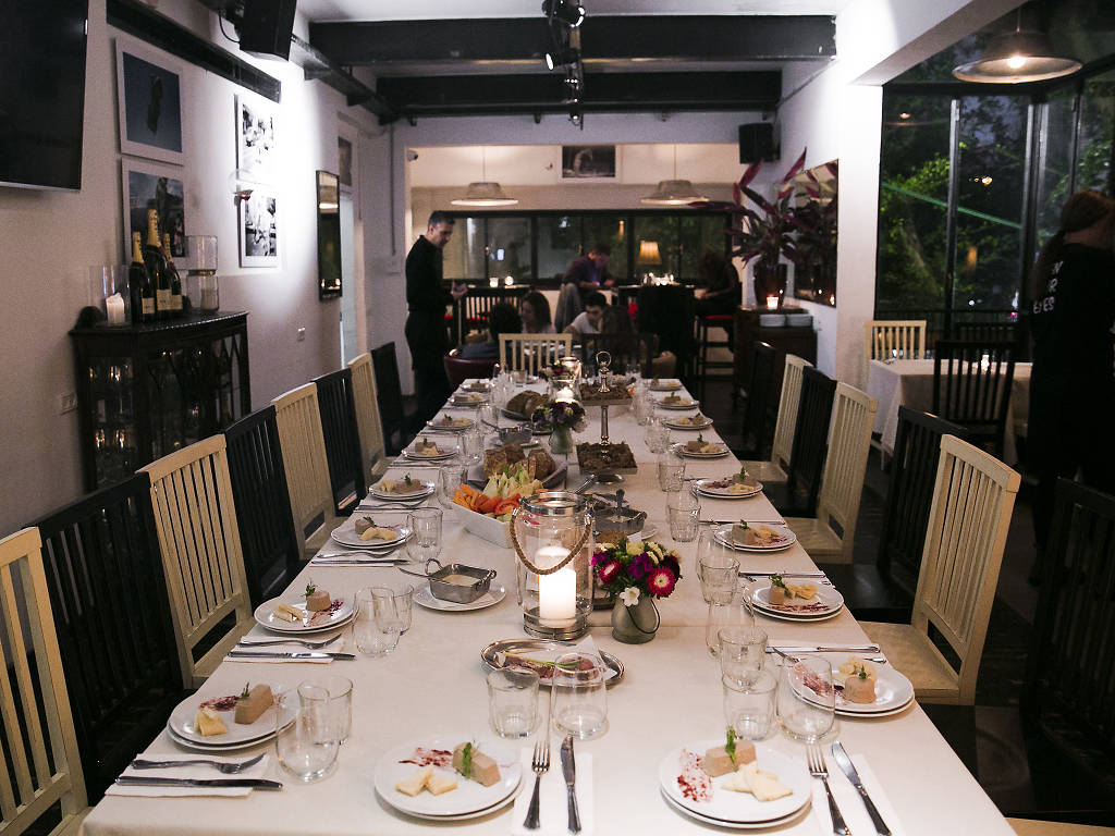 A guide to Dizengoff’s shops, Tel Aviv restaurants, and bars