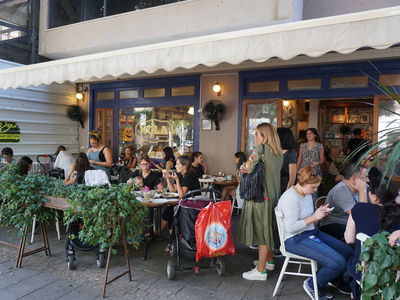 A guide to Dizengoff’s shops, Tel Aviv restaurants, and bars