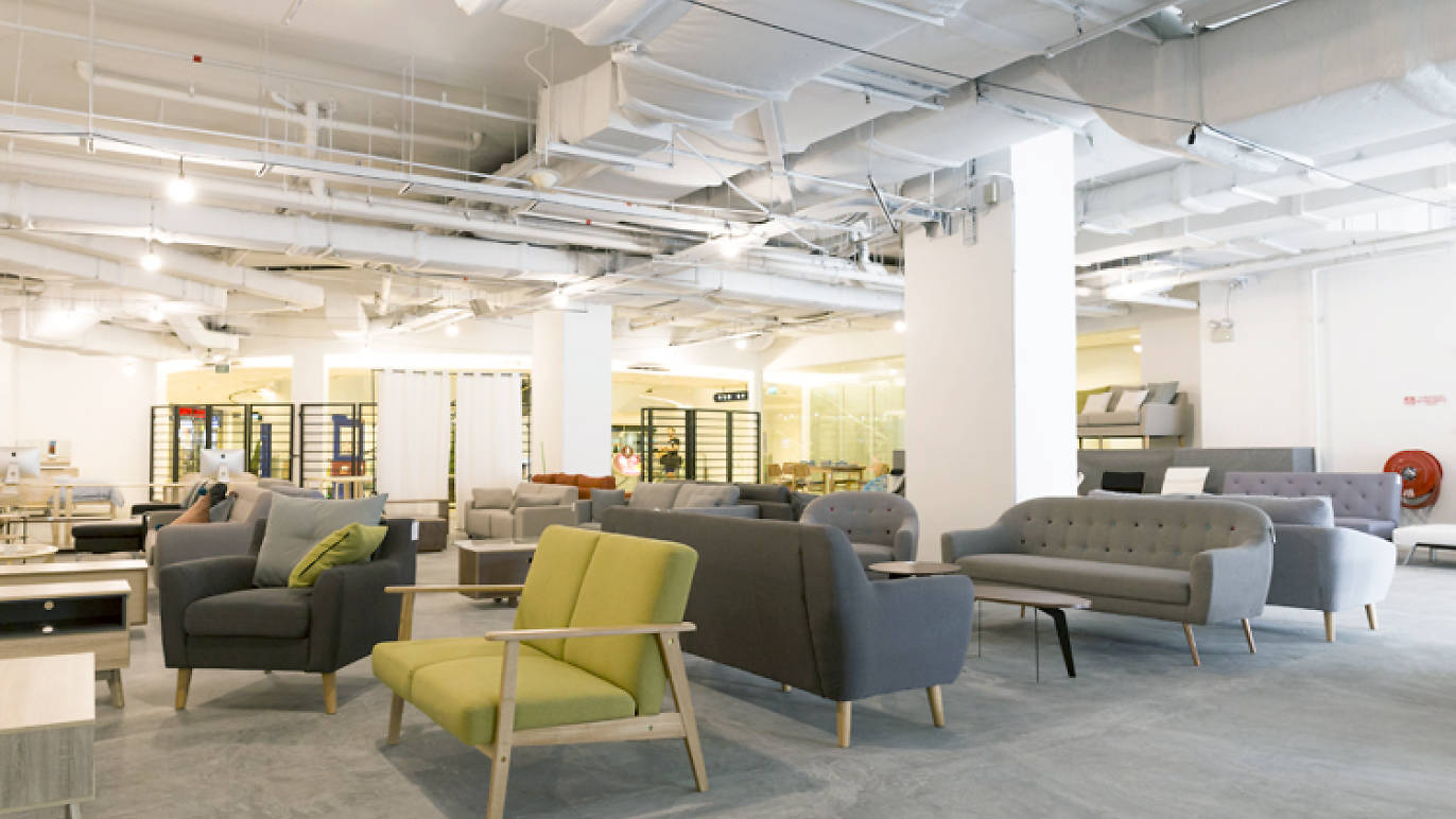 HipVan | Shopping in City Hall, Singapore