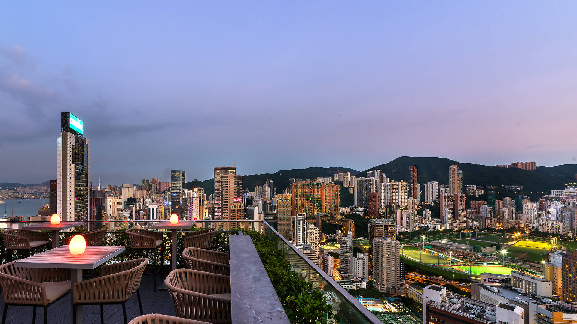 20 Best Rooftop Bars in the World For Drinks With Stunning Views For 2025