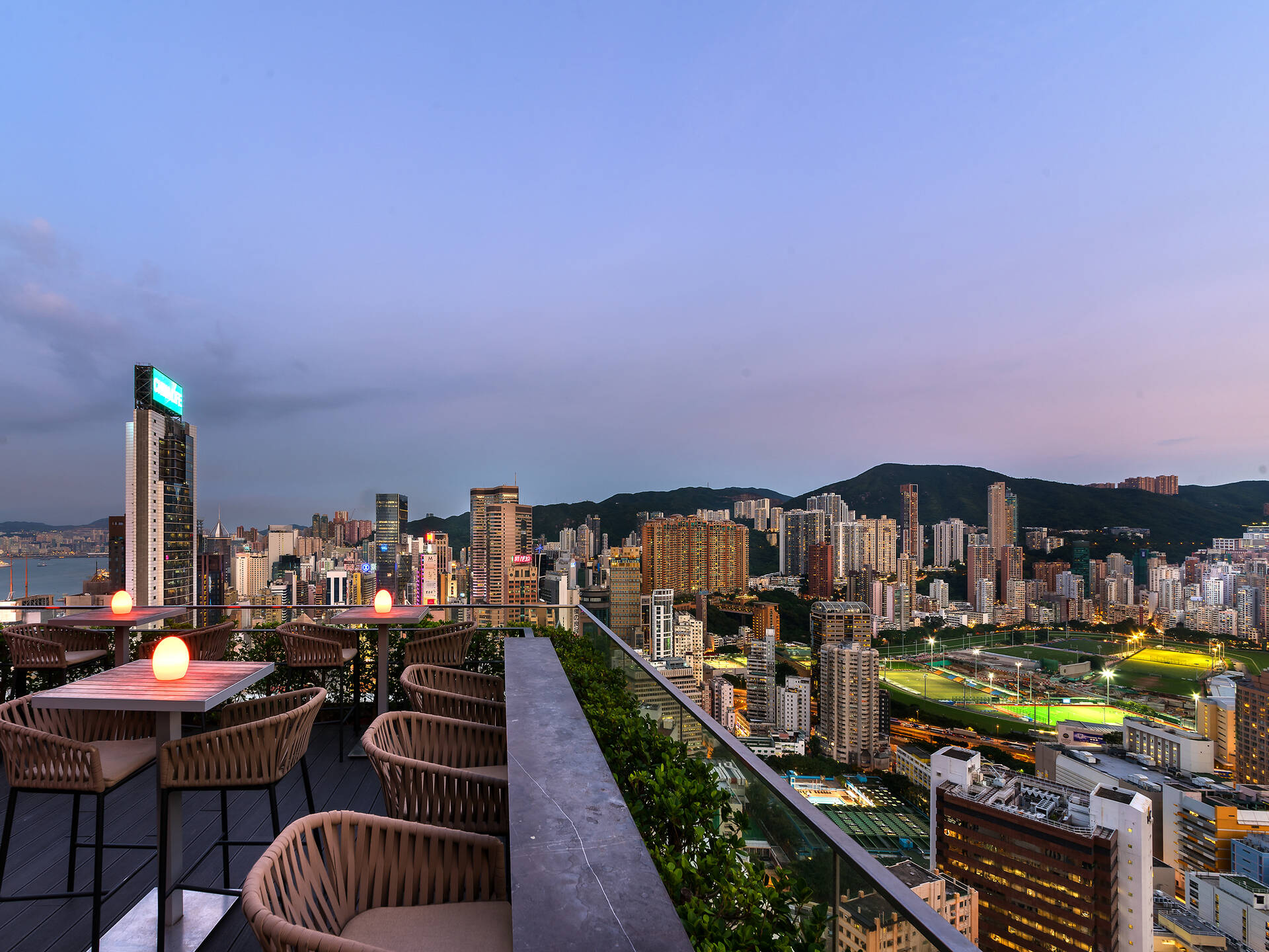 20 Best Rooftop Bars in the World For Drinks With Stunning Views For 2025