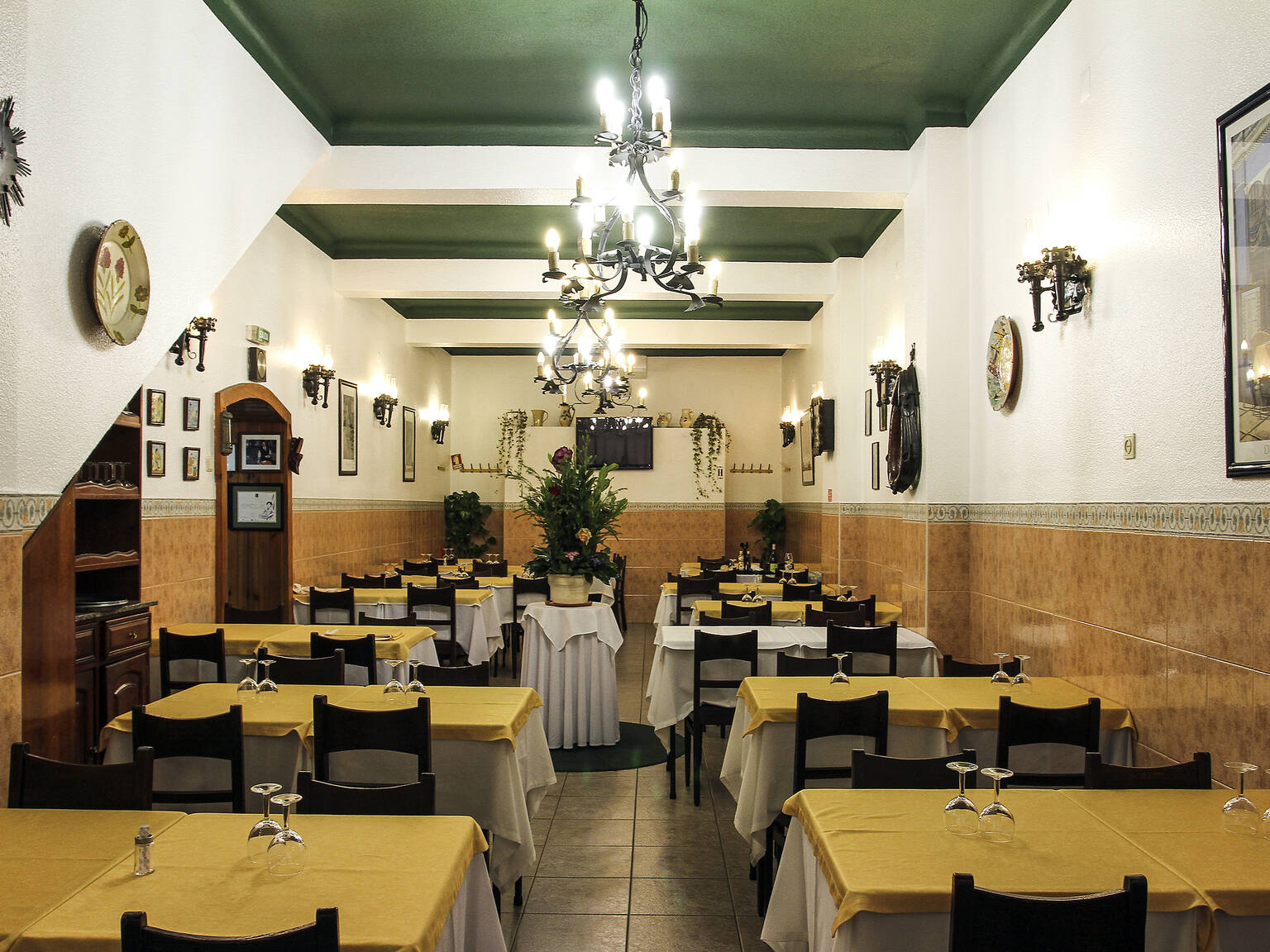 13 Best Traditional Restaurants in Porto, Picked By Our Critics