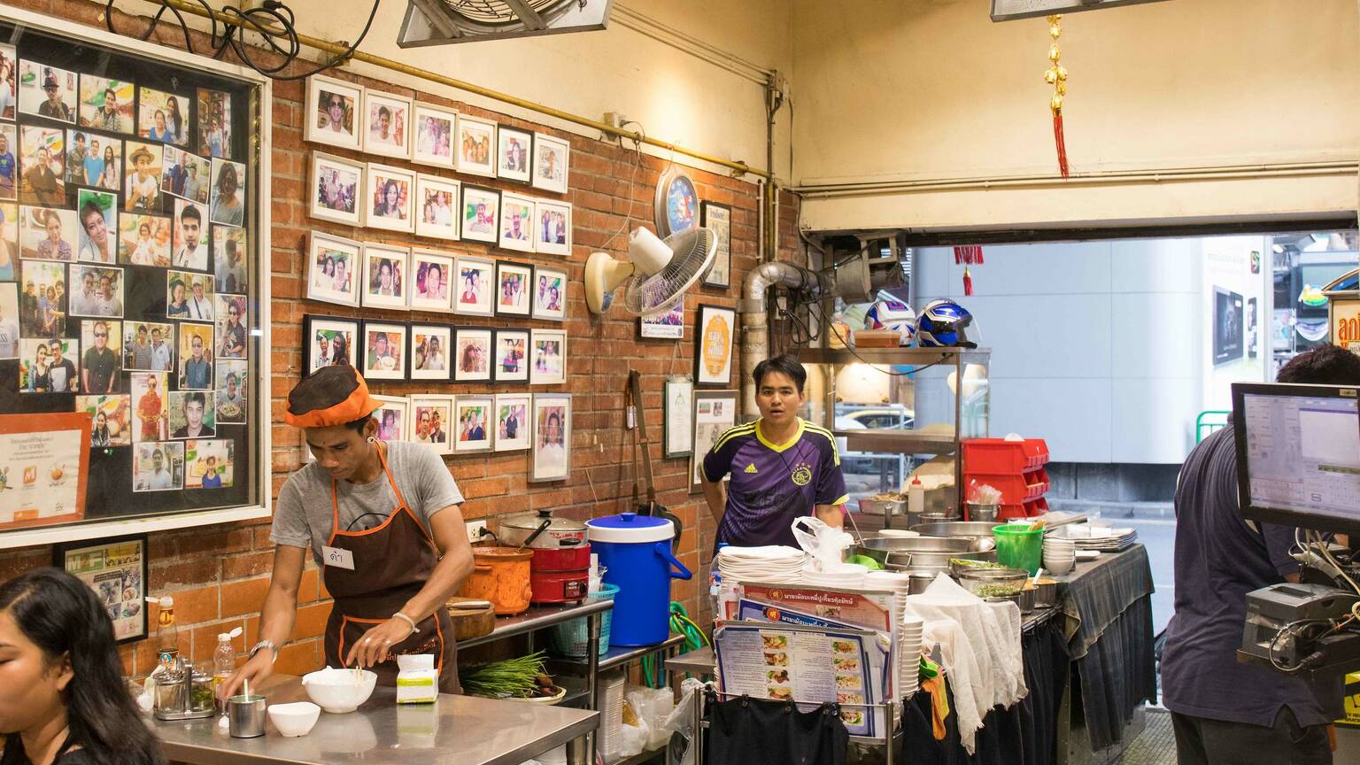 Nai Meng Ba Mee Poo Kyo Goonge Yak | Restaurants in Silom, Bangkok