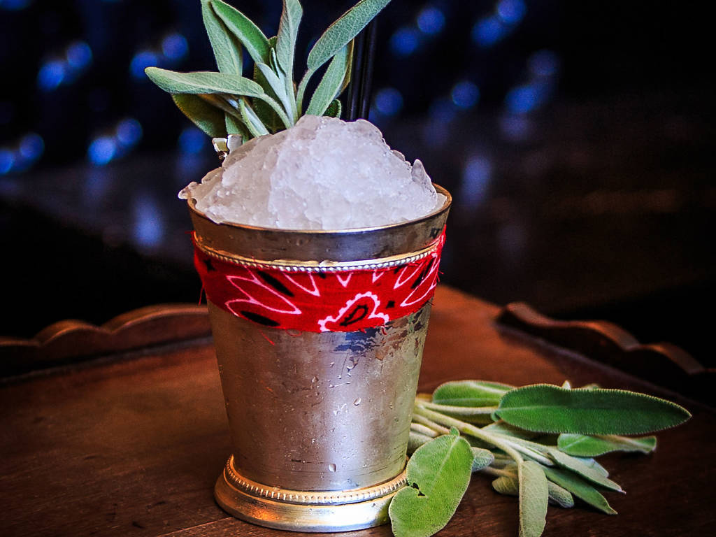 14 Best Bars in Downtown Austin for Delightful Drinks and More