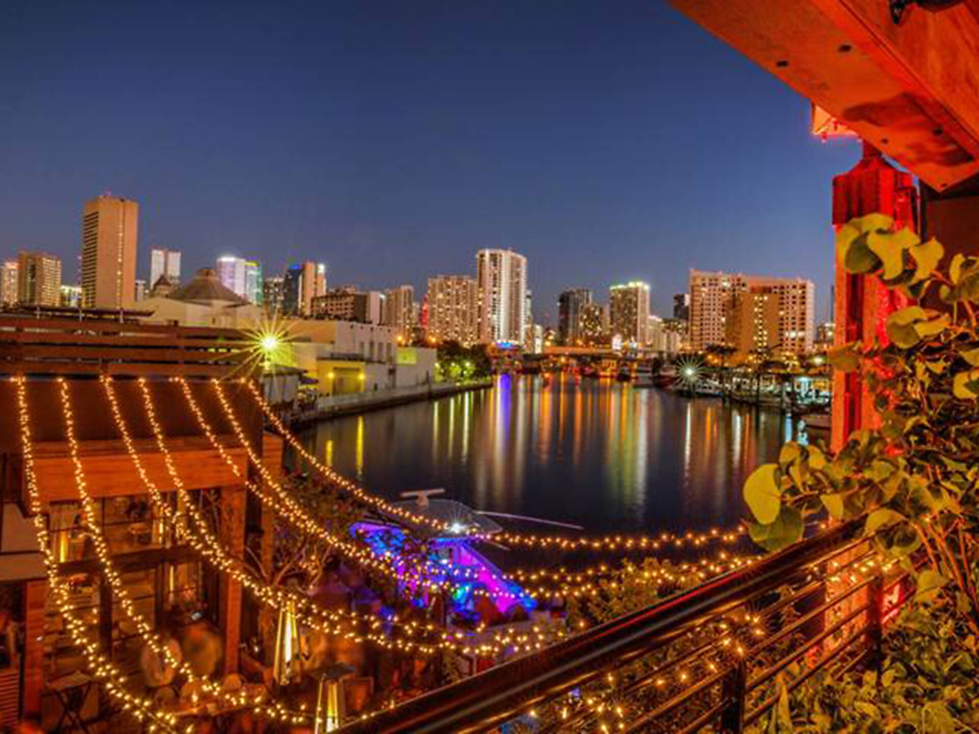 19 Best Miami Beach Bars For Stunning Views of the Water