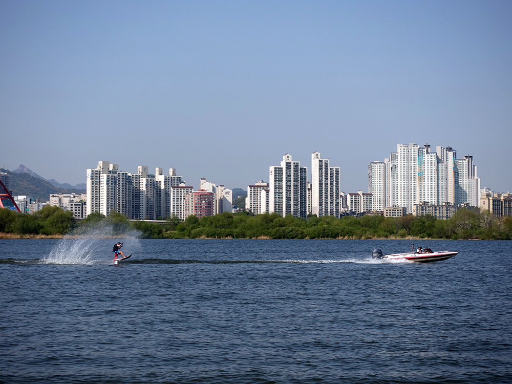 Fun water activities on the Han