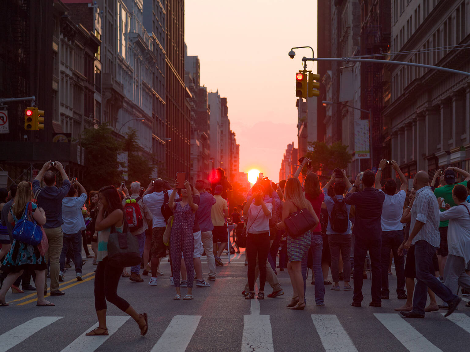 Where to see Manhattanhenge in NYC 2025
