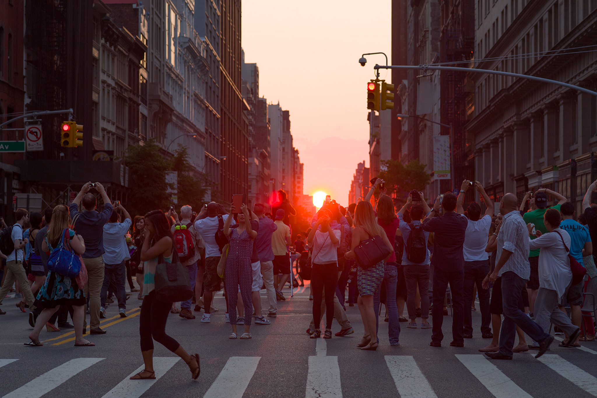 Manhattanhenge in NYC 2019 Guide Including Best Spots to See It
