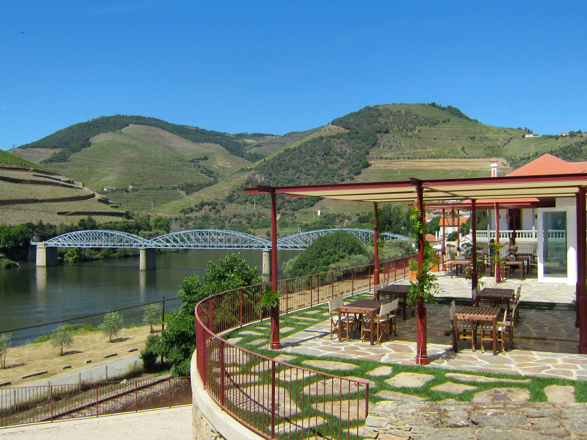 Eight awesome things to do in Douro - eat, drink and relax