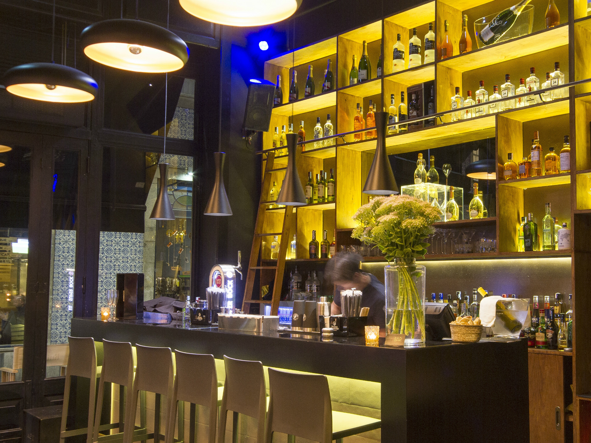 Saiba onde encontrar os melhores bares no Porto