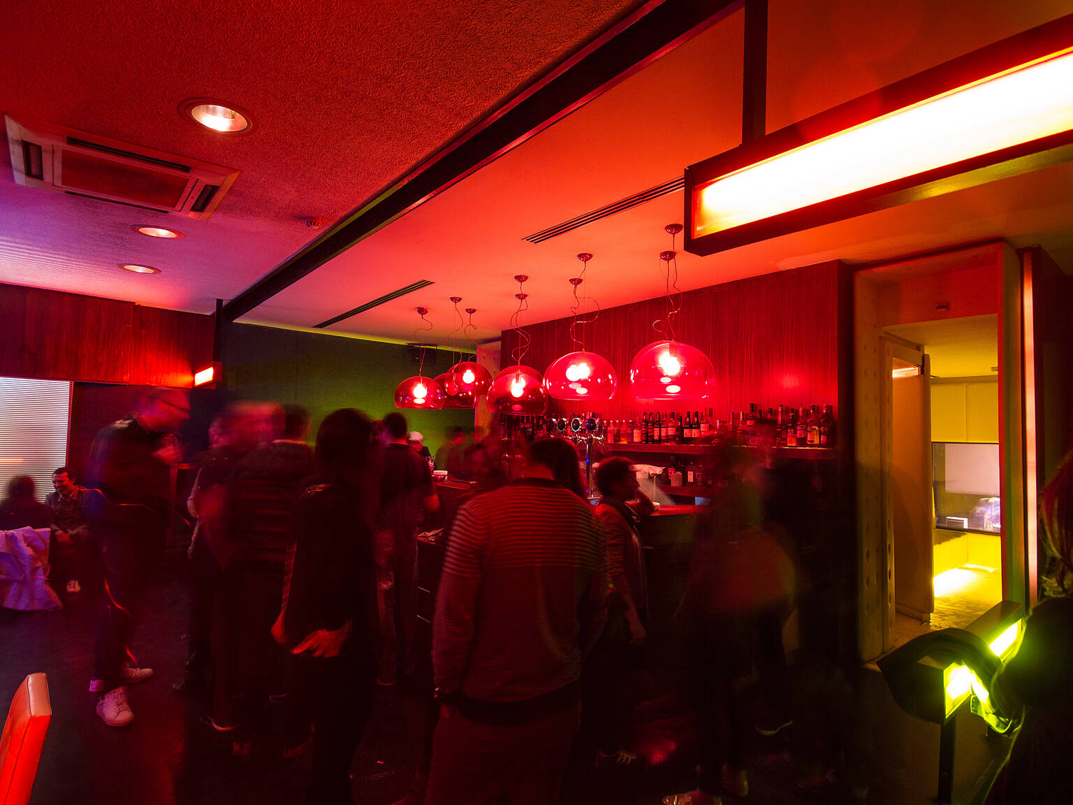 Porto Nightlife – Bars and Clubs – Essential Guide