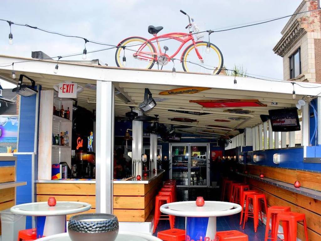 16 Best Rooftop Bars in Philadelphia to Visit This Summer