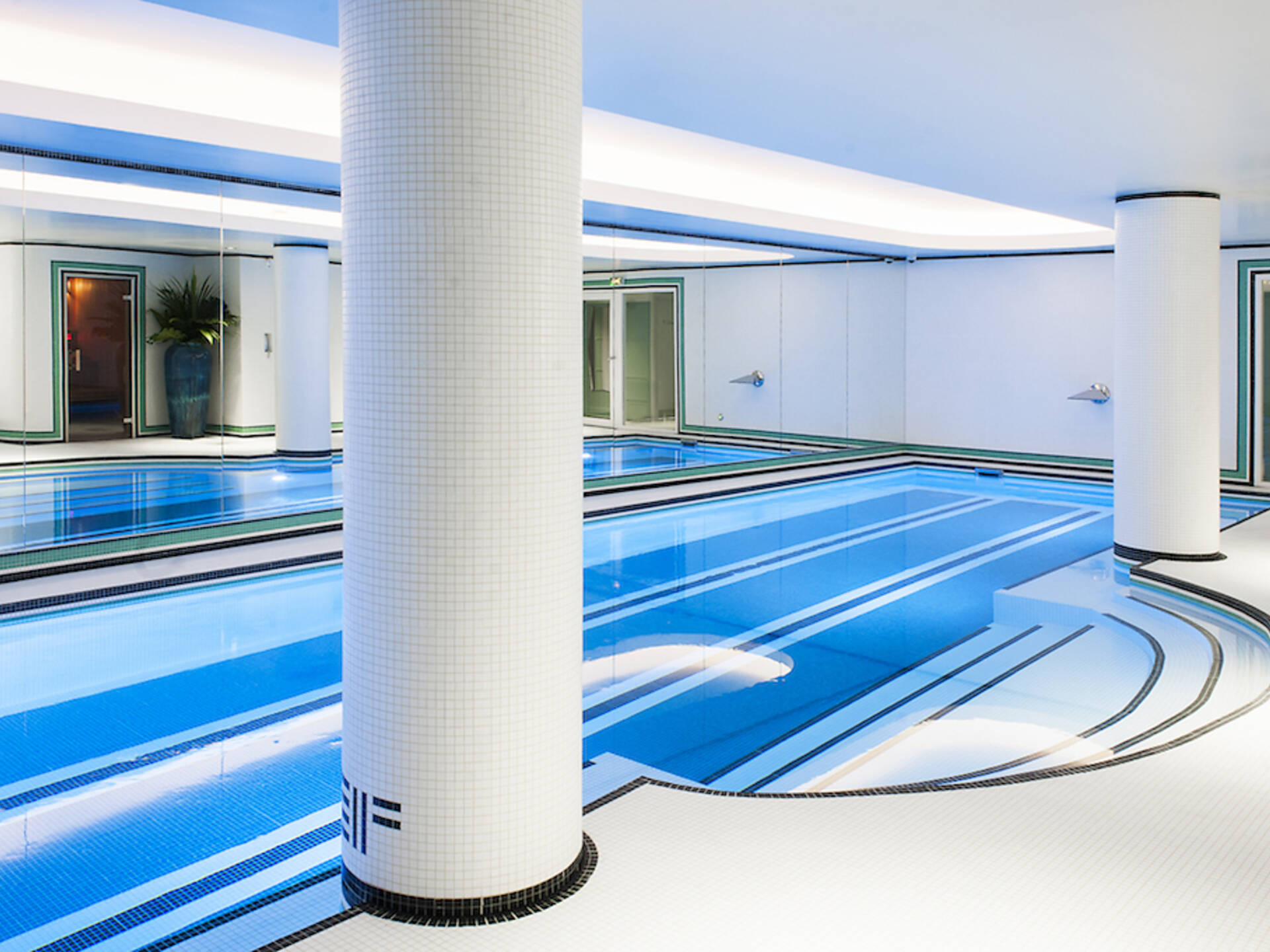 18 Best Hotels With Pools in Paris For A Refreshing Stay