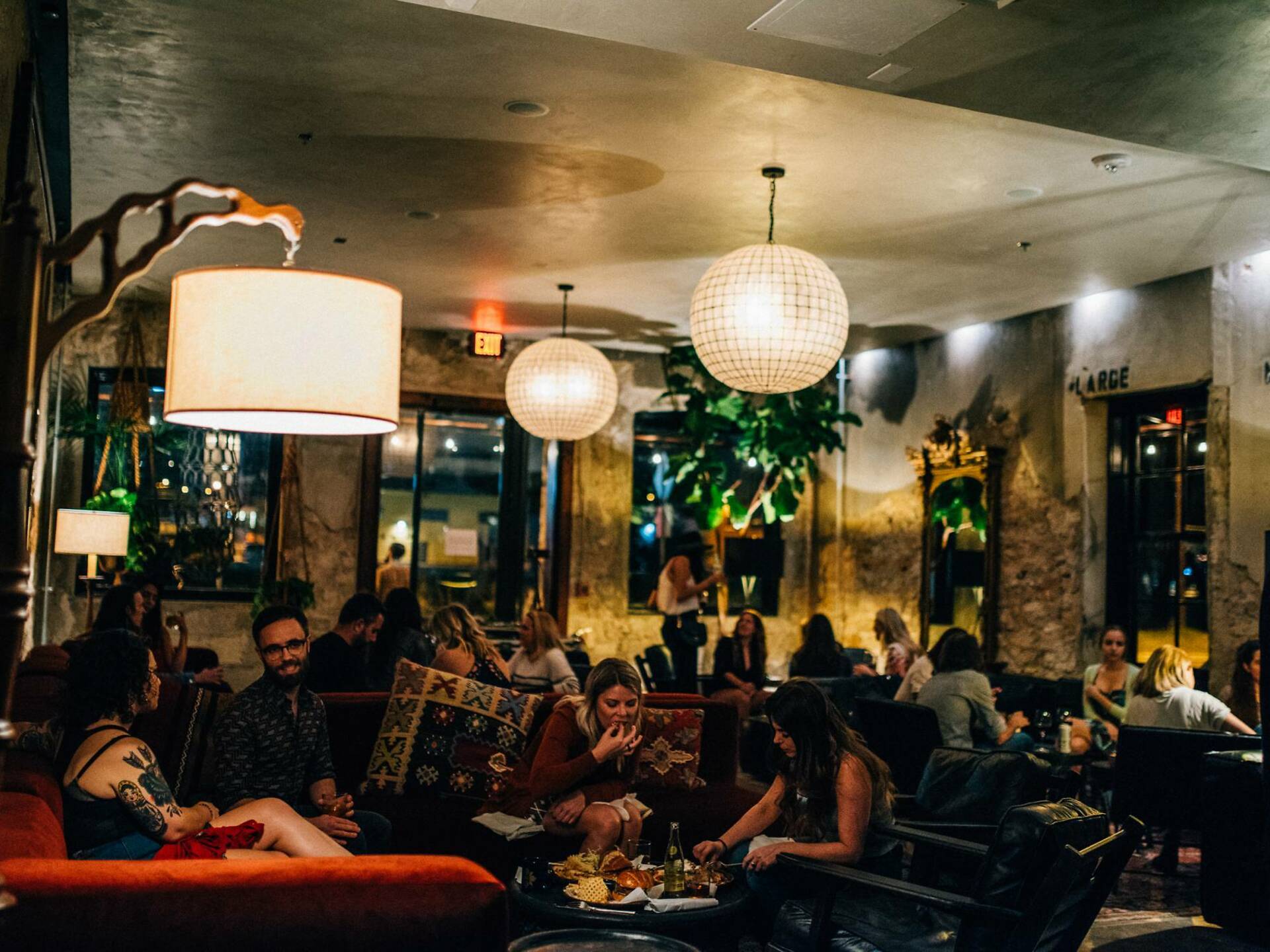 11 Best Austin Bars for Singles to Sip and Mingle