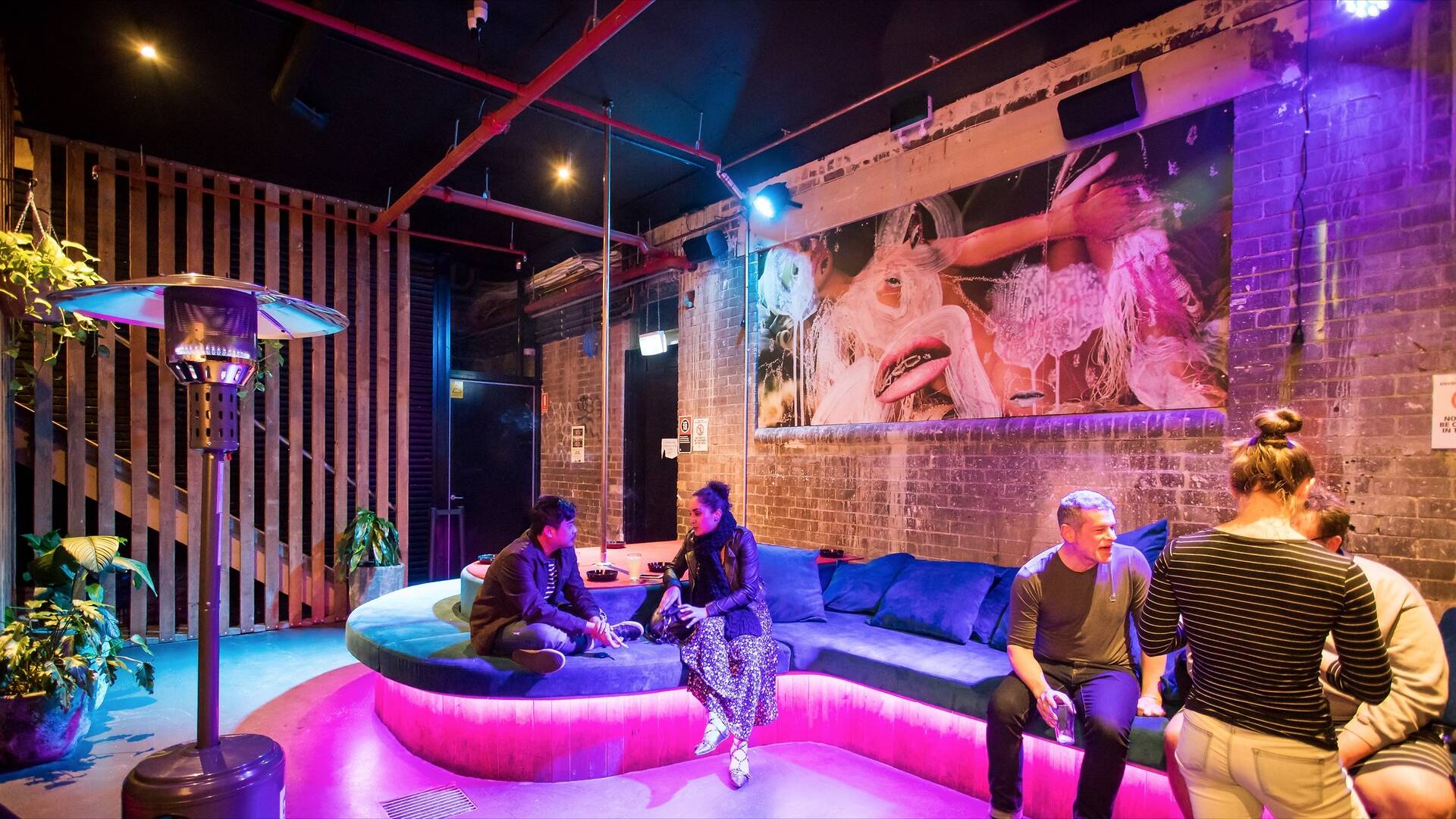 The Lansdowne Hotel has free live music and retro rooftop