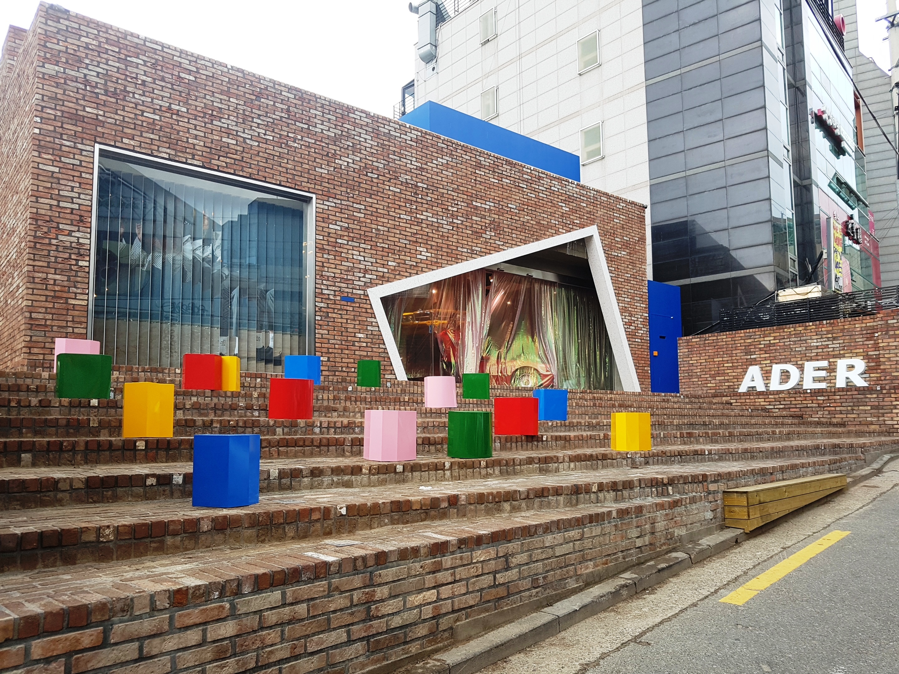 아더에러(ADER error) 쇼룸, 플래그십 스토어