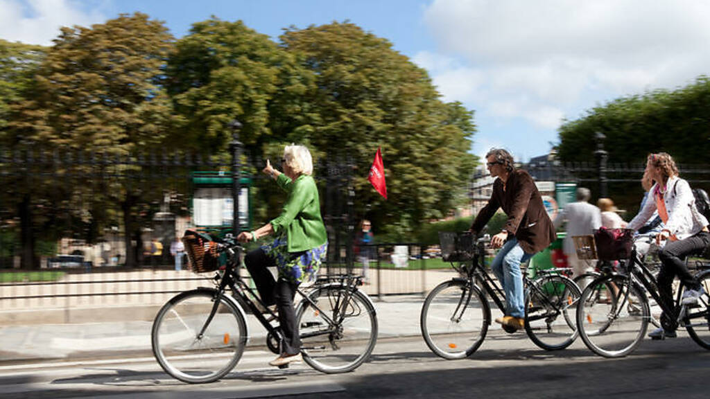 8 of the Best Paris Bike Tours to Try Right Now