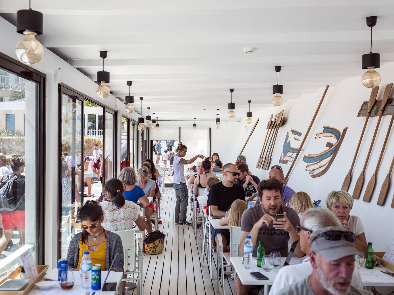 São estes os melhores restaurantes de praia perto de Lisboa