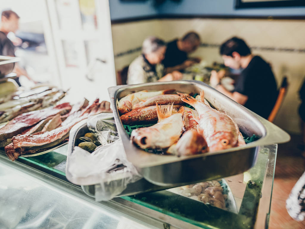 São estes os melhores restaurantes de praia perto de Lisboa