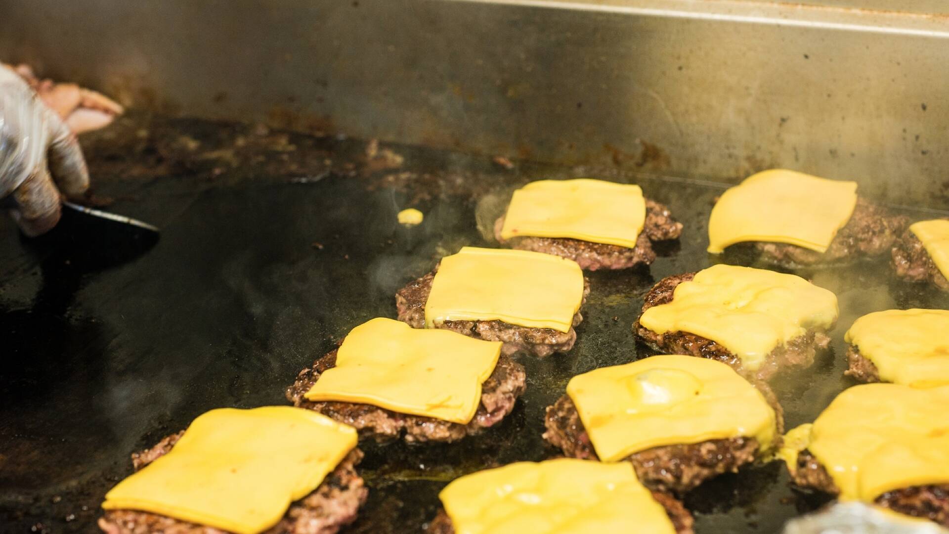 Mister Gee Burger Truck | Restaurants in Circular Quay, Sydney