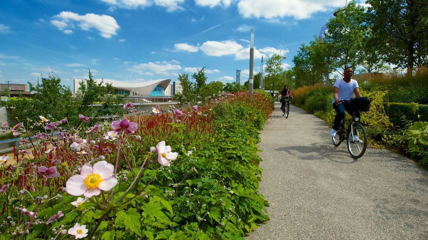 Really Pretty Walks Around London | 10 Pretty London Walking Routes