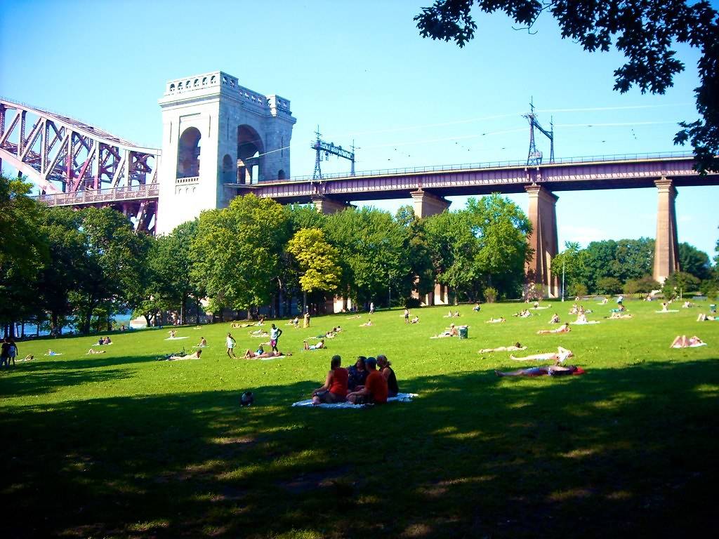 17 Best Things to Do in Astoria When Exploring the Neighborhood