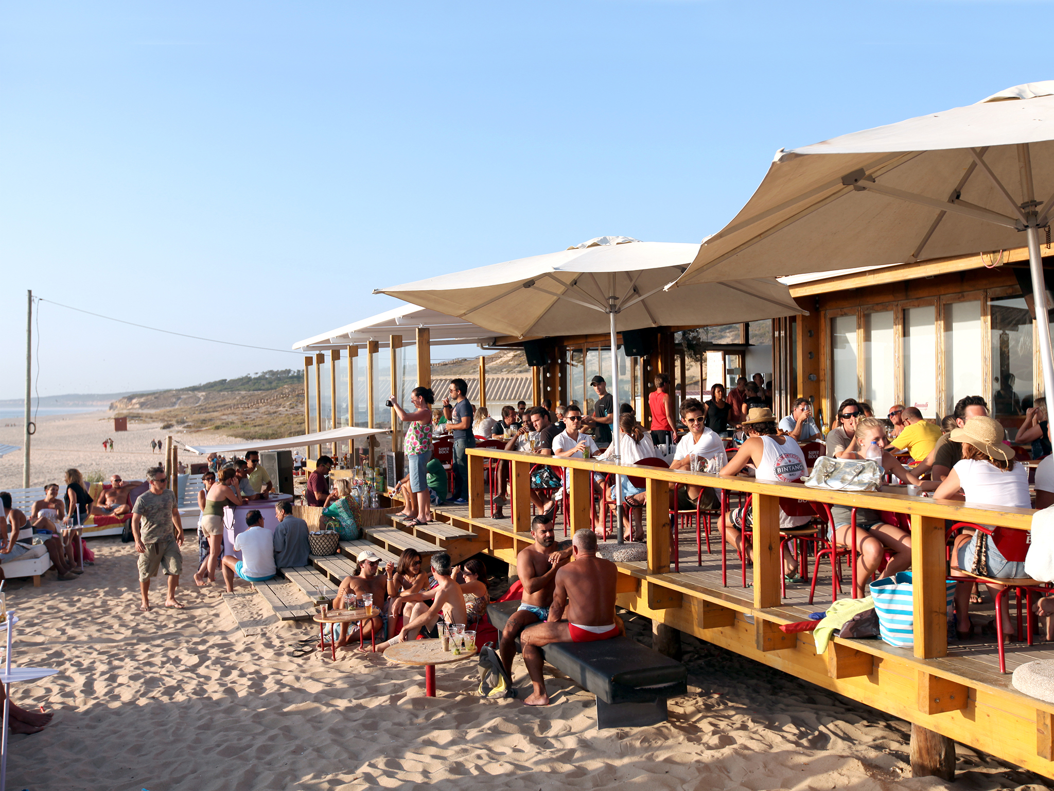 São estes os melhores restaurantes de praia perto de Lisboa