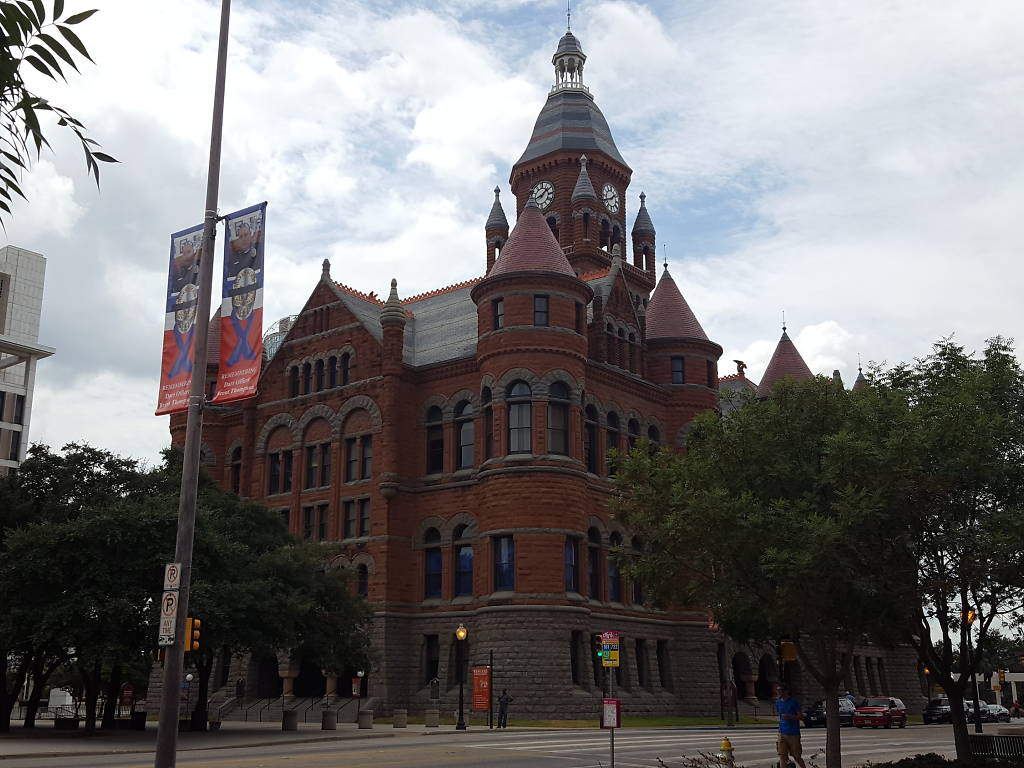 24 Awesome Attractions in Dallas for Both Tourists and Locals