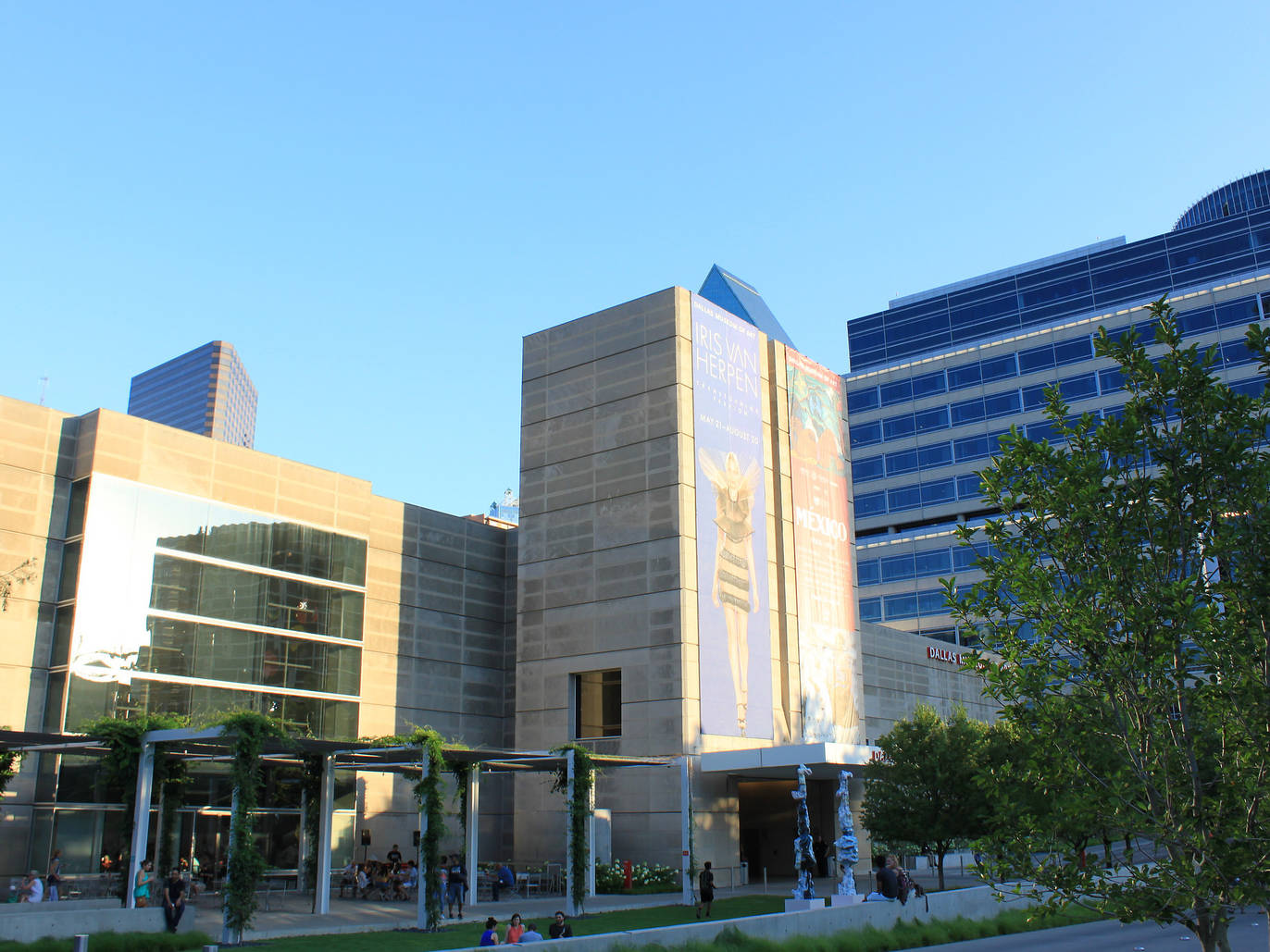 23 Awesome Attractions in Dallas for Both Tourists and Locals