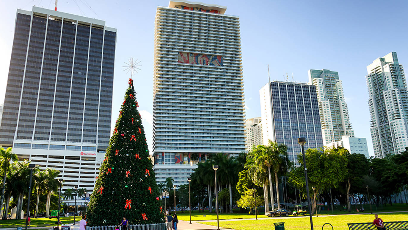 13 Best Places to See Christmas Lights in Miami