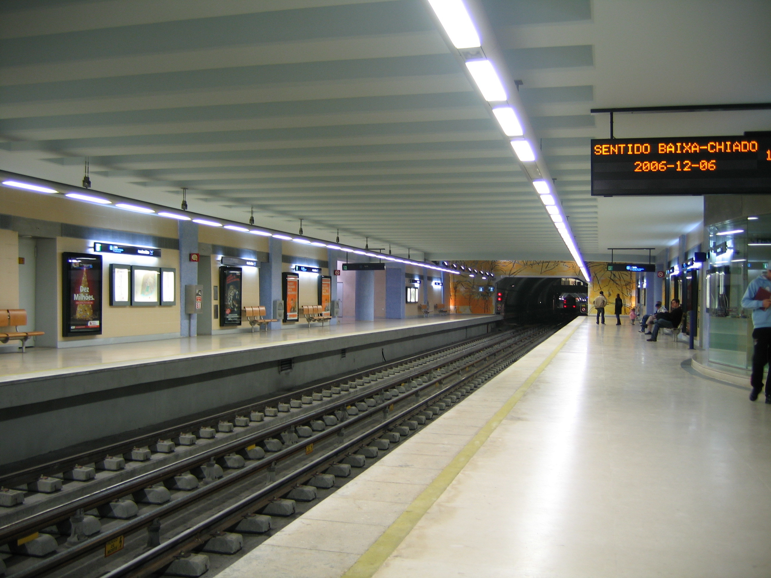 Metro de Lisboa fecha mais cedo na Consoada e abre mais tarde no Natal