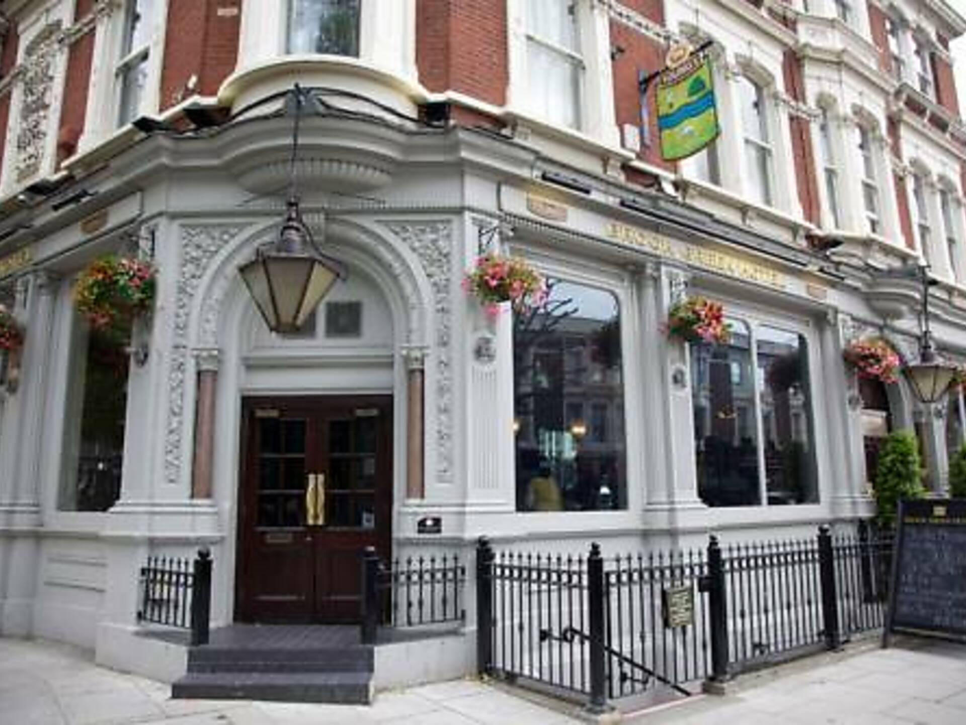 11 Best Hammersmith Pubs To Drink Near The River