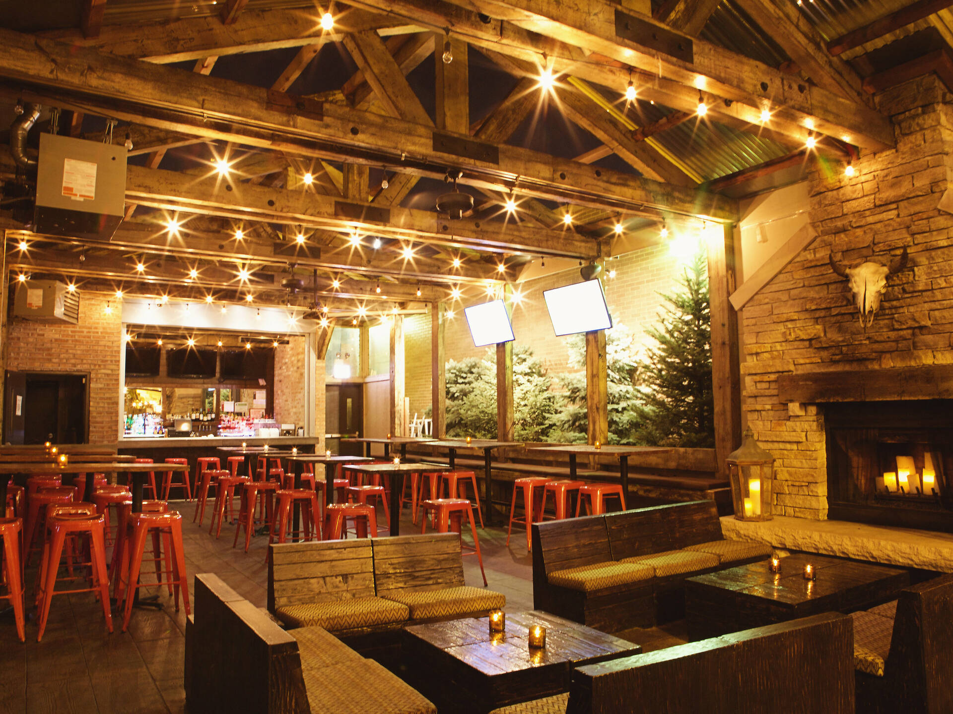 31 Chicago Bars and Restaurants with Fireplaces