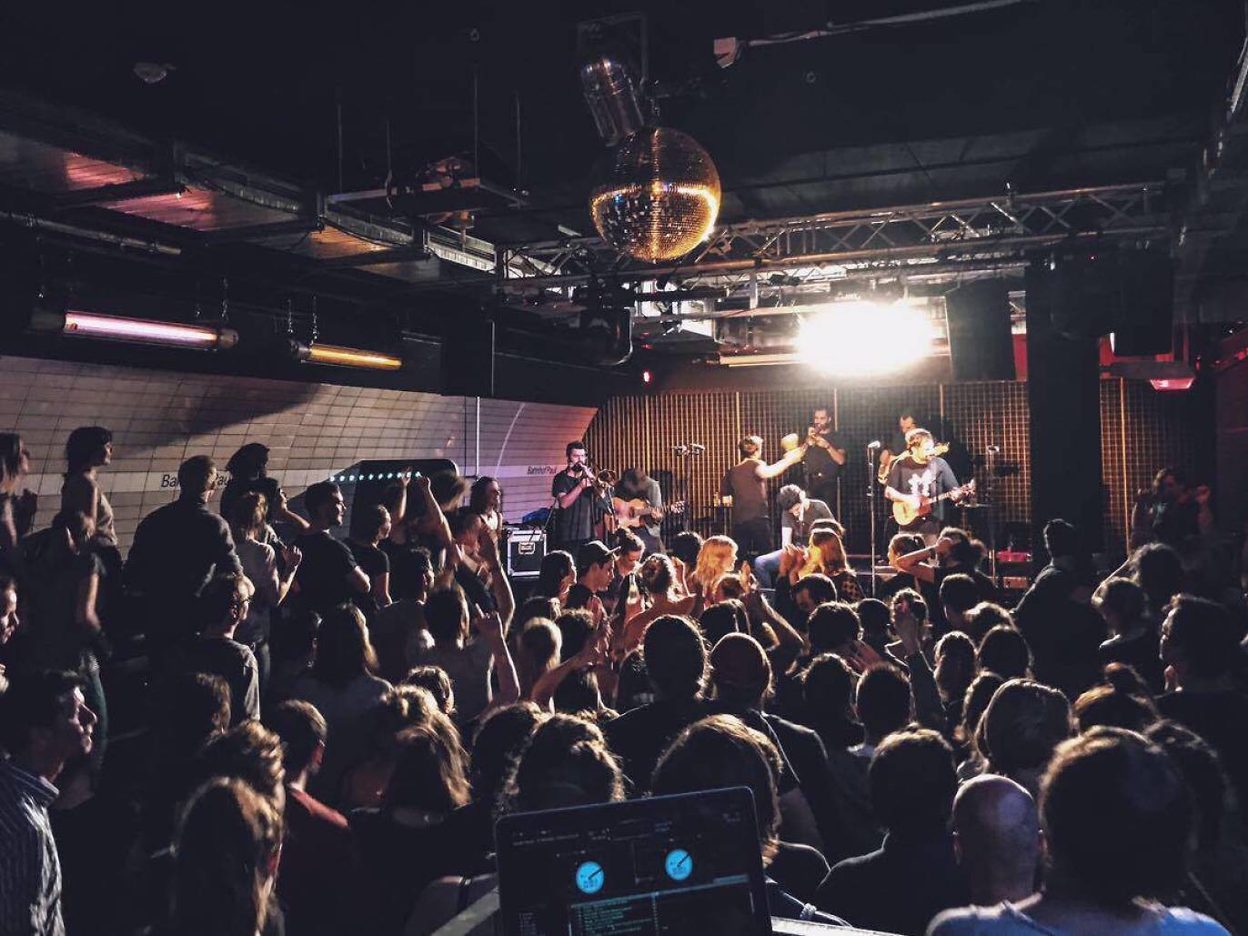 9 Best Bars in Hamburg, Picked By Locals