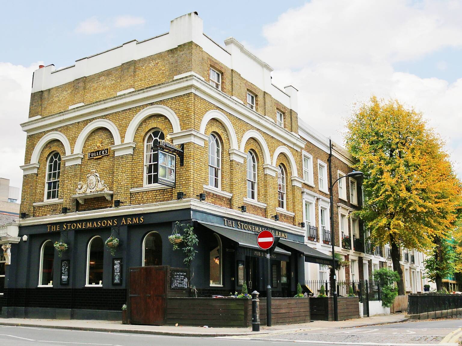 11 Best Hammersmith Pubs To Drink Near The River