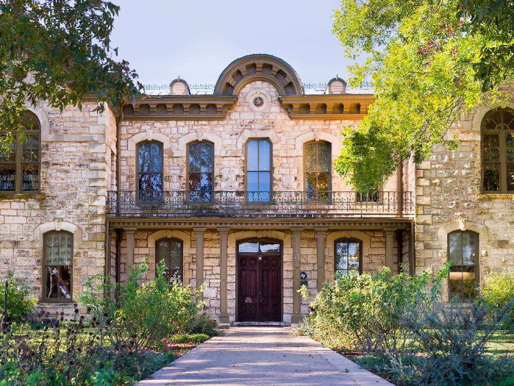 17 Best Girls’ Weekend Getaway Ideas in the US for Fabulous Fun