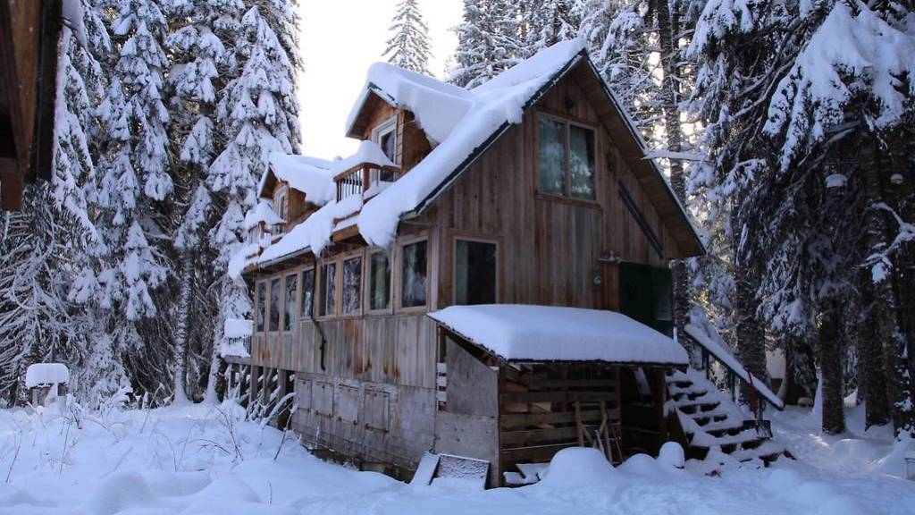 The 16 Coziest Airbnb Cabin Rentals in the U.S.