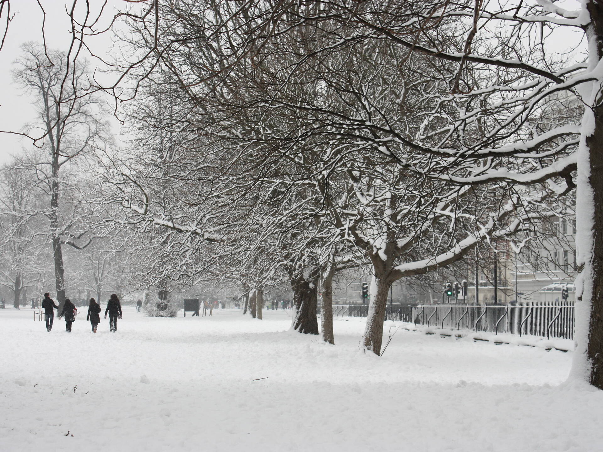8 Cool Things To Do When It Snows in London | Snow Days in London