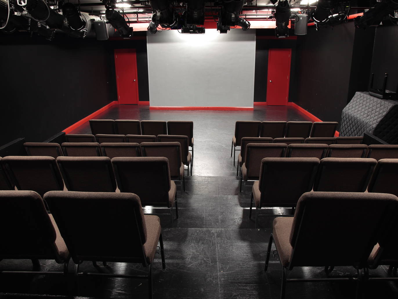 Best Comedy Clubs in NYC to See Stand-up and Improv