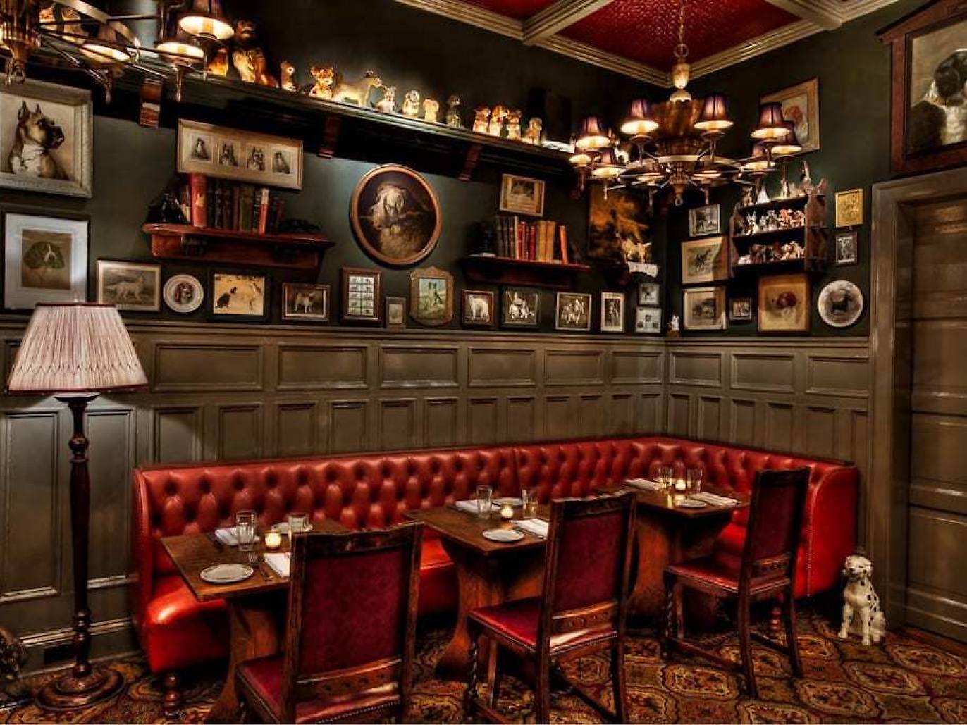 18 Cozy Bars in Philadelphia For a Warm & Welcoming Vibe