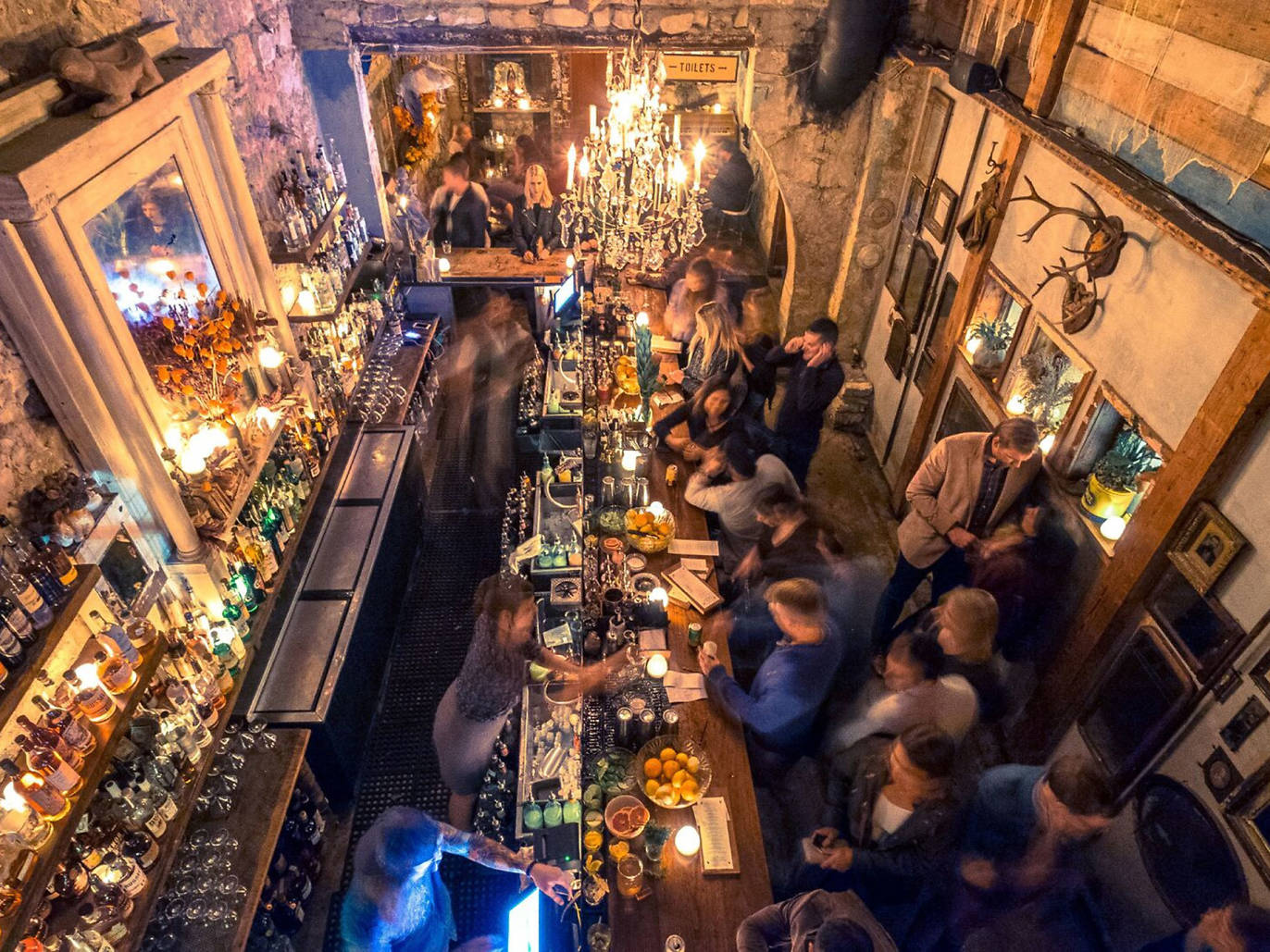 11 Best Austin Bars for Singles to Sip and Mingle