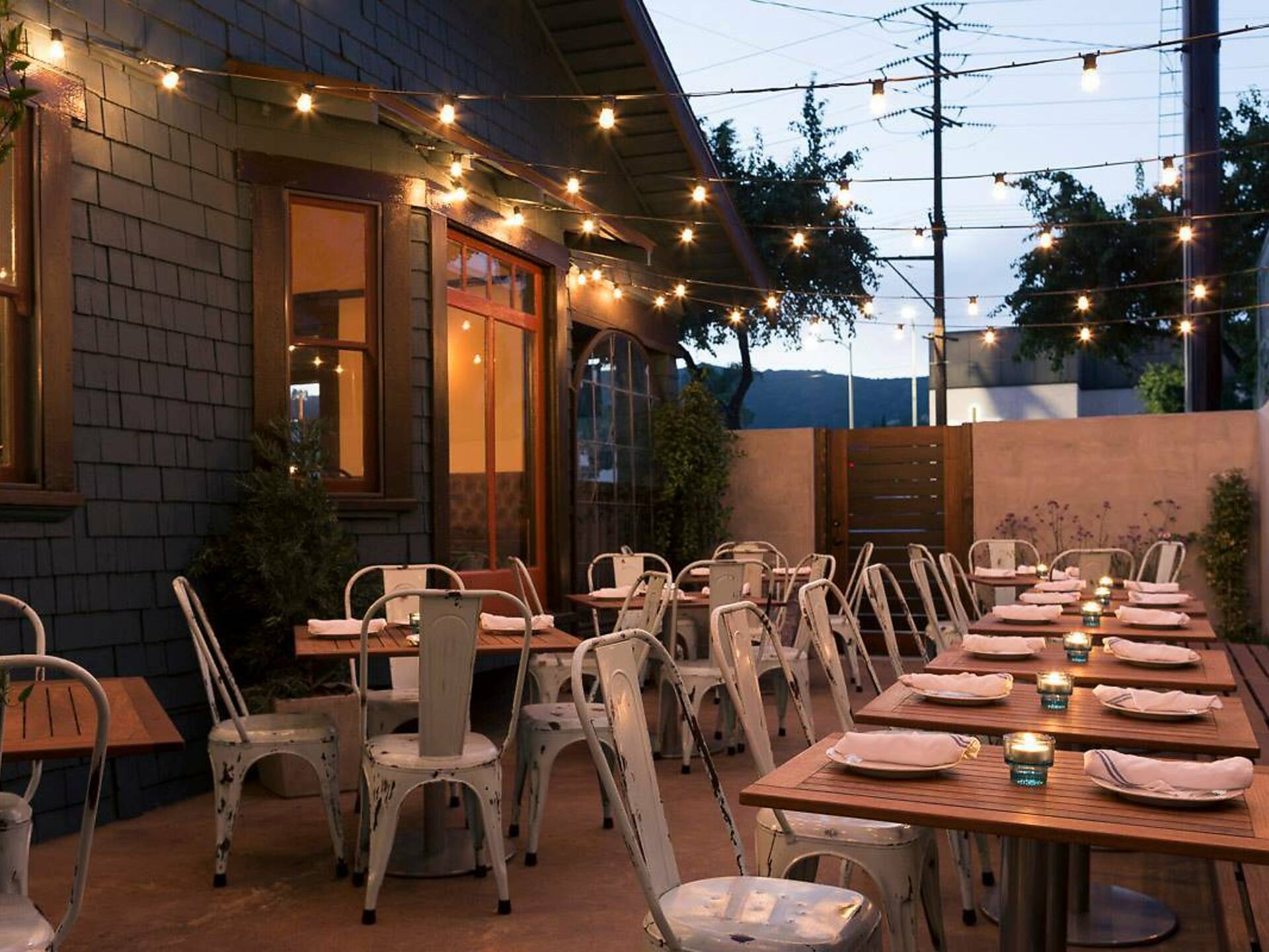 17 Coziest Restaurants and Bars in L.A. For Chilly Evenings