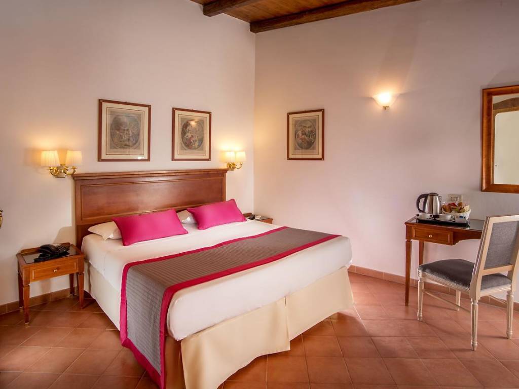 10 Cheap Hotels in Rome That’ll Save You Money