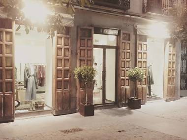 16 tiendas de ropa mujer imprescindibles para ir de compras en Madrid