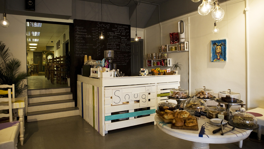 Snug Art Café | Restaurants in Green Lanes, London