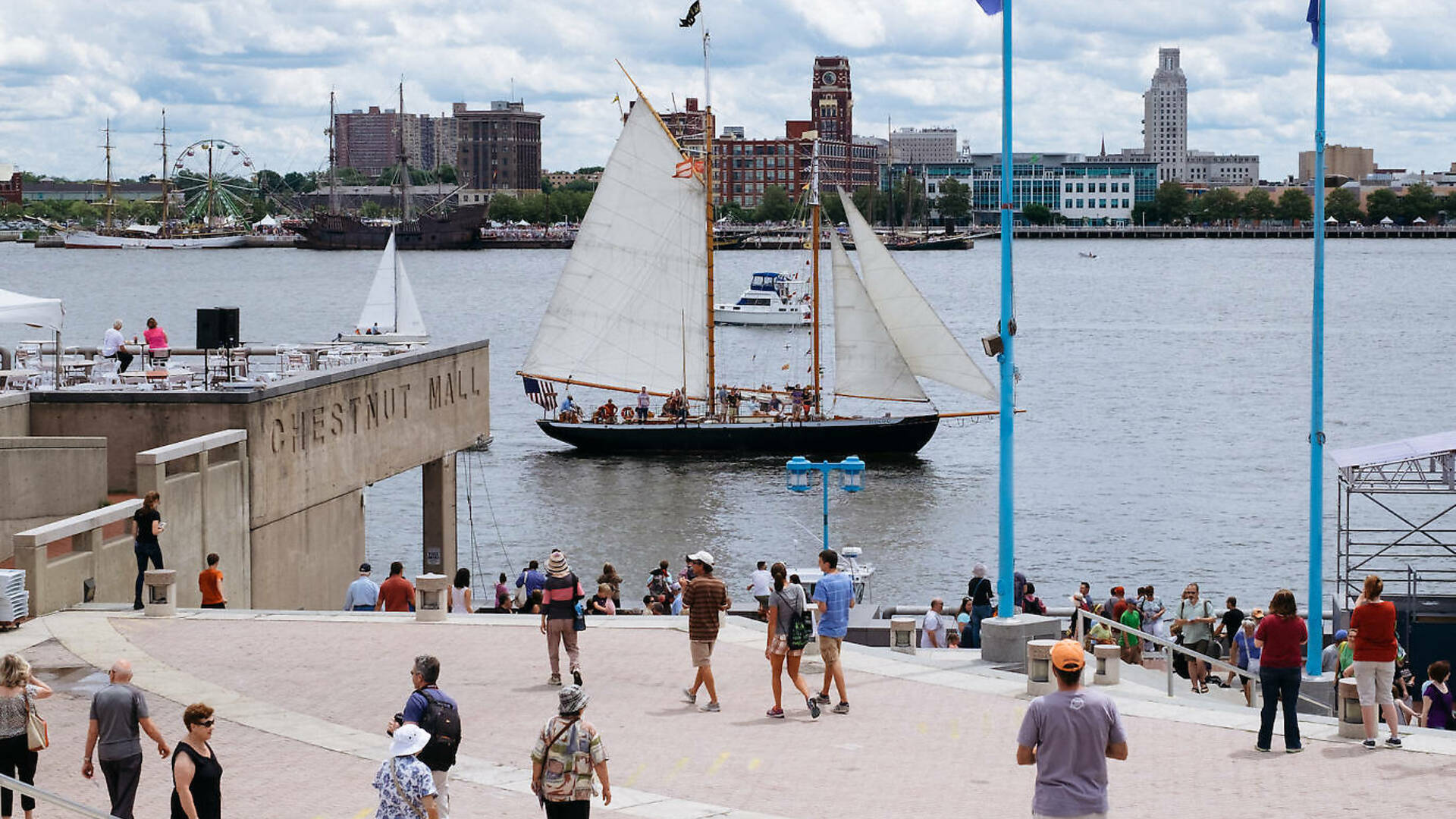 5 Ways to Enjoy Summer on a Boat in Philadelphia