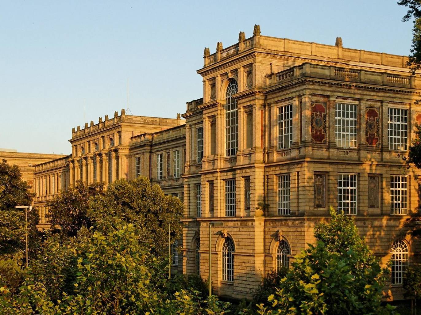 10 Most Beautiful Buildings in Düsseldorf Worth Visiting