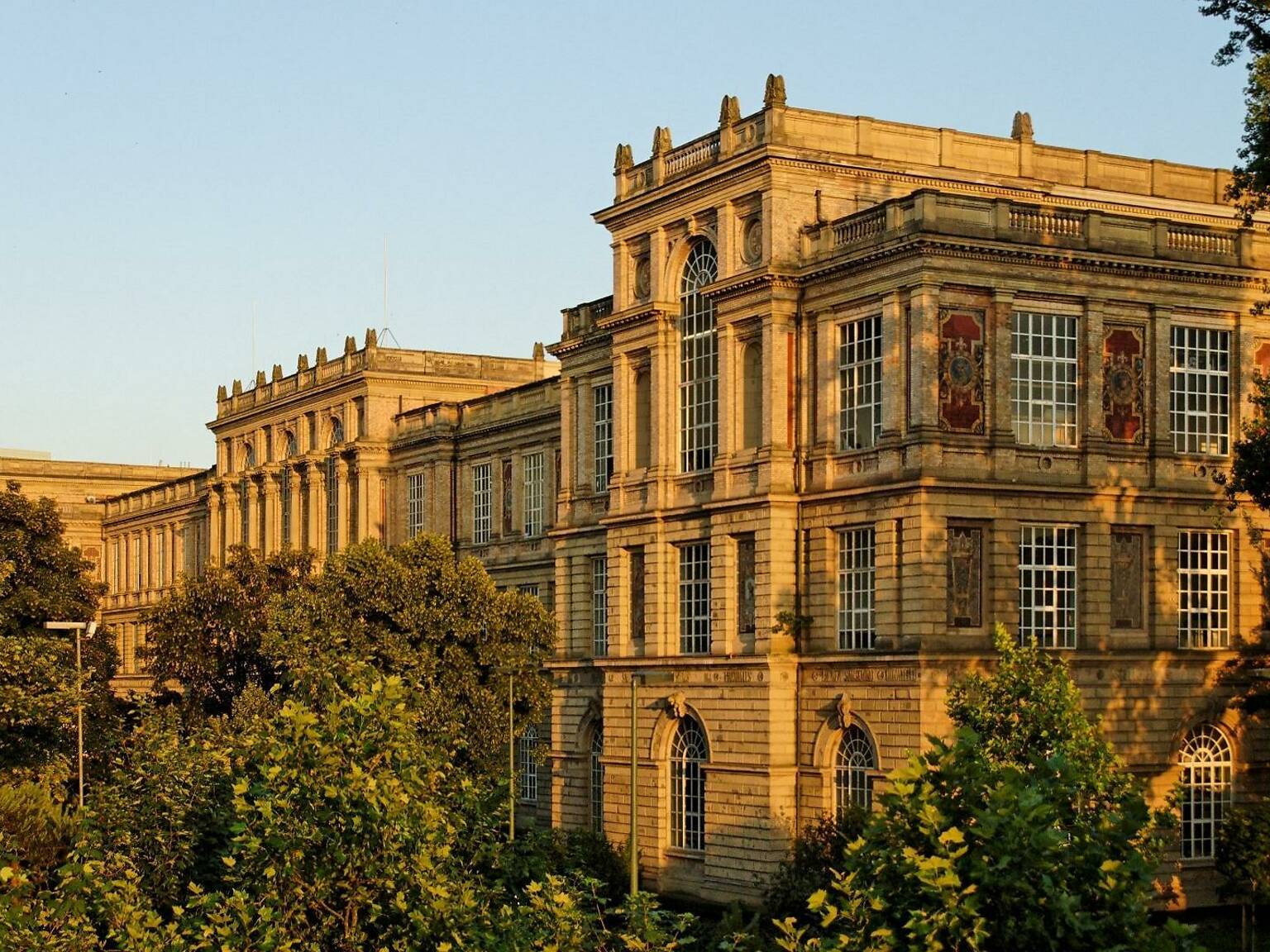 10 Most Beautiful Buildings in Düsseldorf Worth Visiting