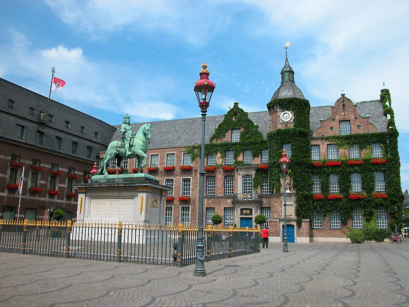 10 Most Beautiful Buildings in Düsseldorf Worth Visiting